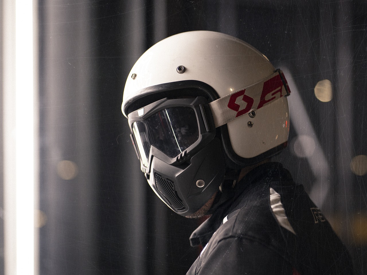 Les étapes simples pour teinter la visière de votre casque de moto